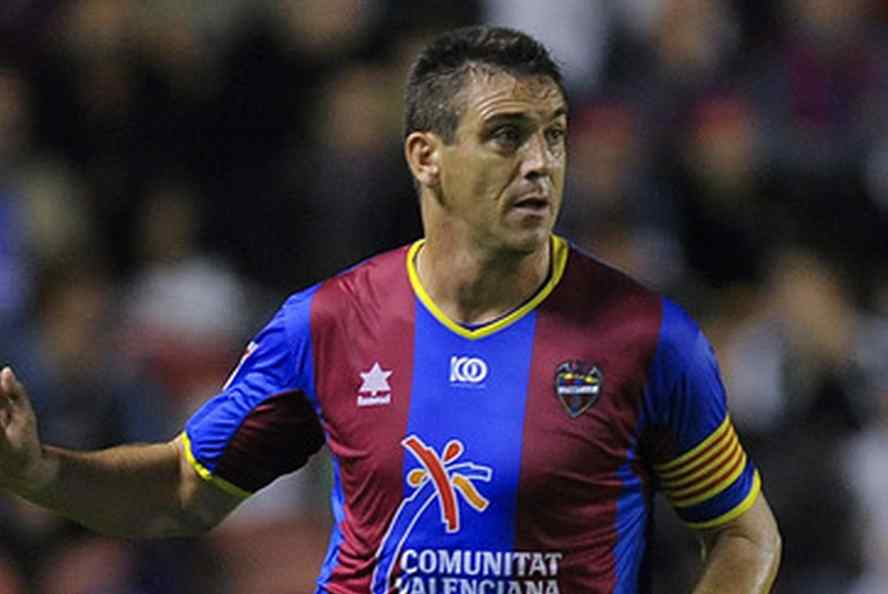 Top 10 Best Defenders In La Liga History | Footiehound
