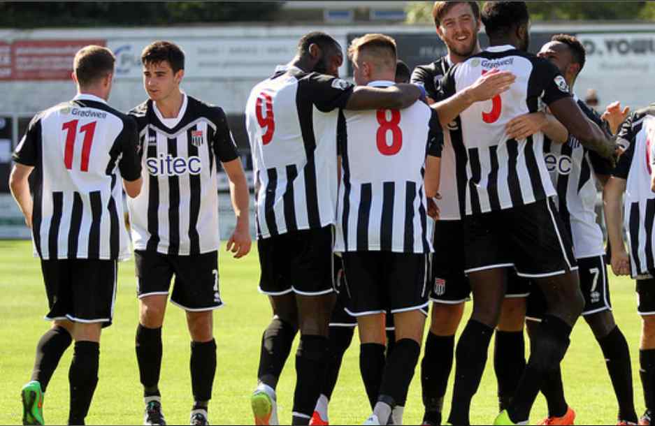 10 Famous Football Teams That Wear Black And White Stripes | Footiehound