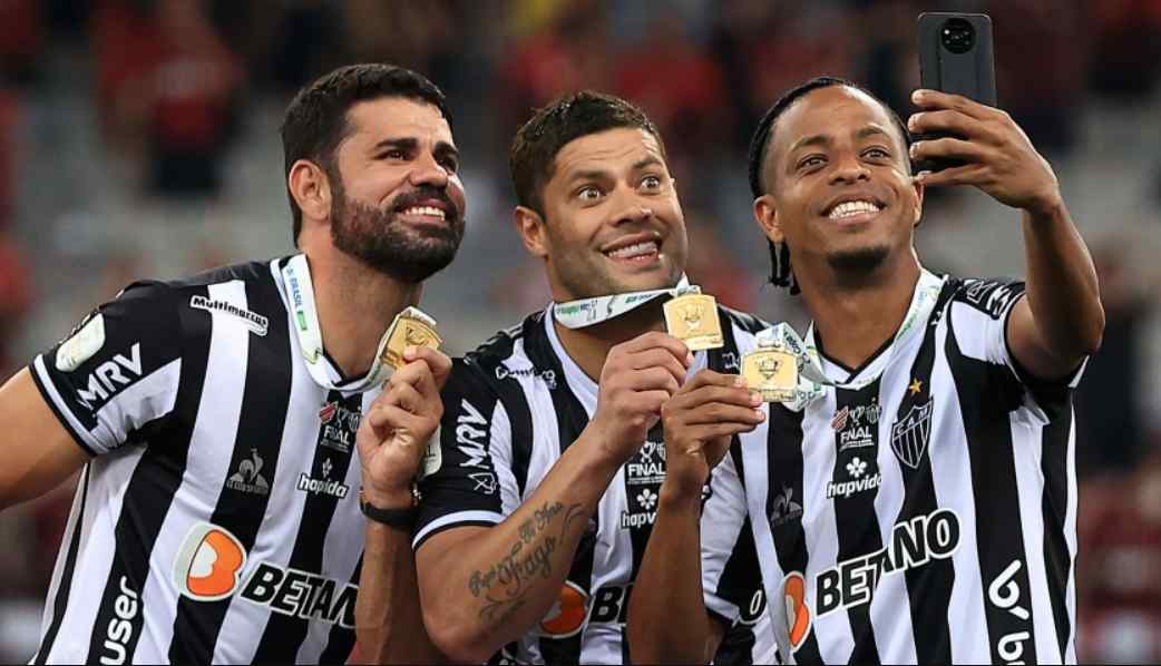 10 Famous Football Teams That Wear Black And White Stripes | Footiehound