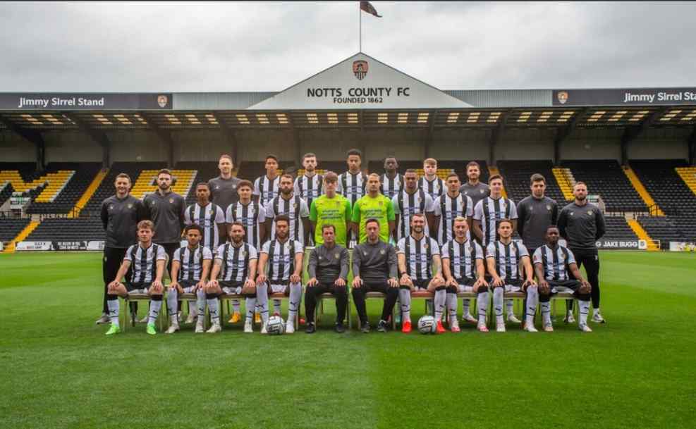 10 Famous Football Teams That Wear Black And White Stripes | Footiehound
